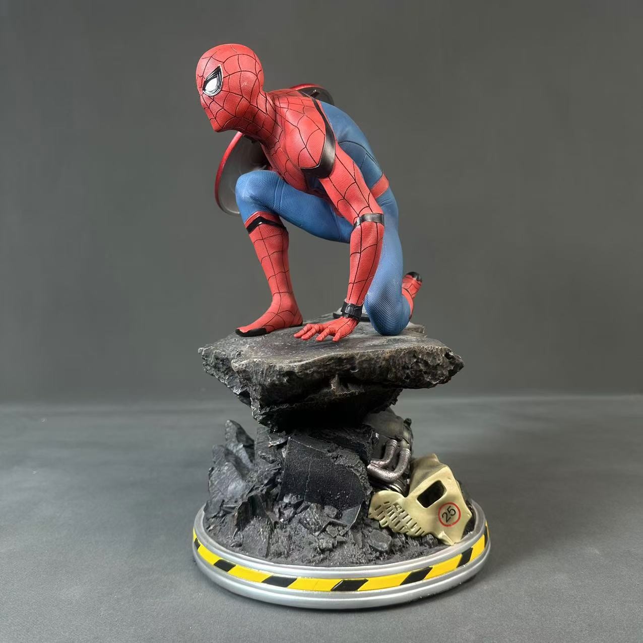 Spider-Man holding the shield scene GK model statue in resin figurine ...